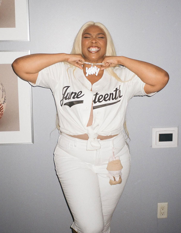 Lizzo Shows Off ‘Mermaid’ Ozempic Body In Tiny Swimsuit After Weight ...